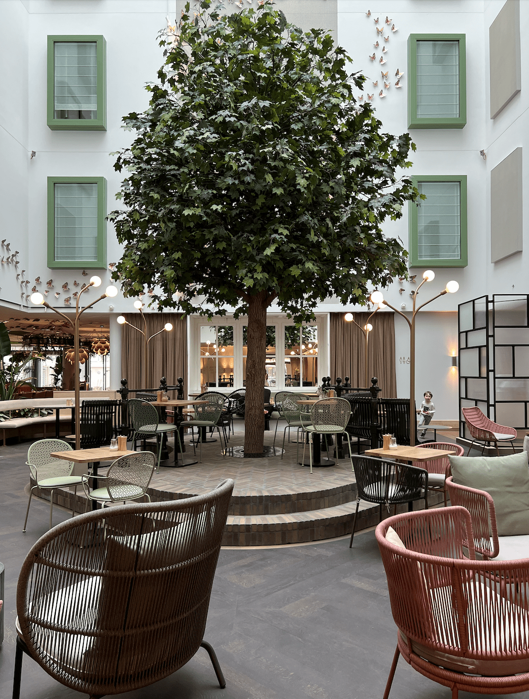 Prestigieus slapen doe je bij Voco Hotel in Den Haag - Barts Boekje