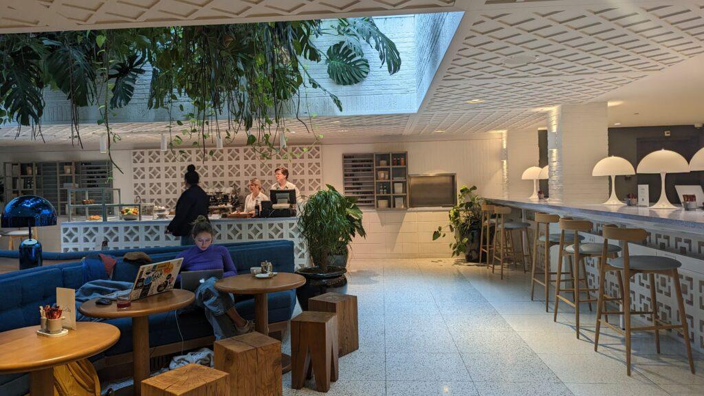 Café Celia in het Amsterdamse Kimpton de Witt Hotel is je nieuwe ...