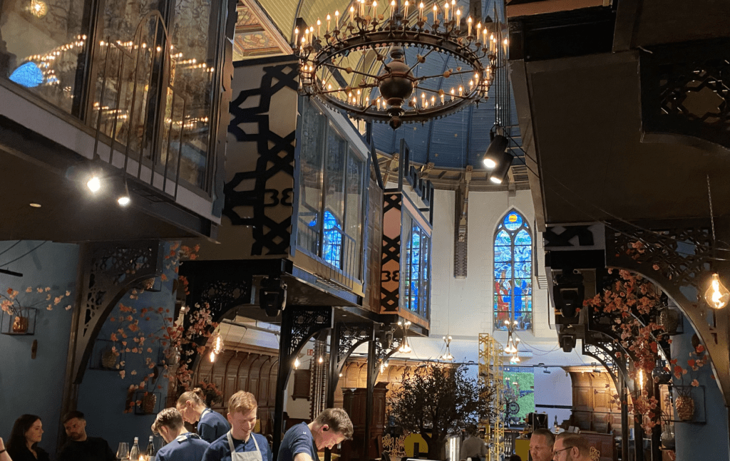 Dineren in een oude kerk? Dat kan bij The Church in Arnhem - Barts Boekje