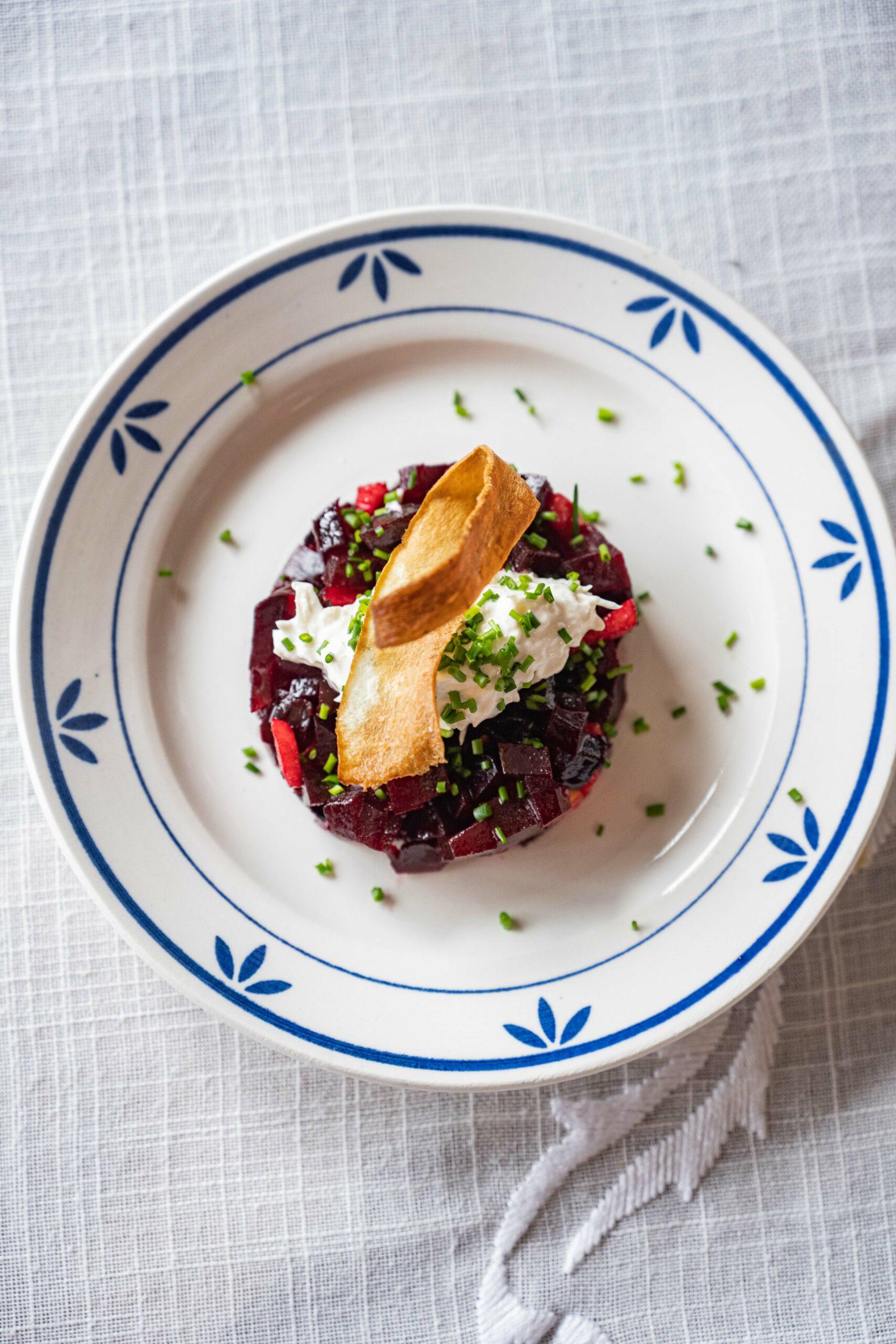 Roasted beetroot tartare with horseradish cream and parsnip chips ...