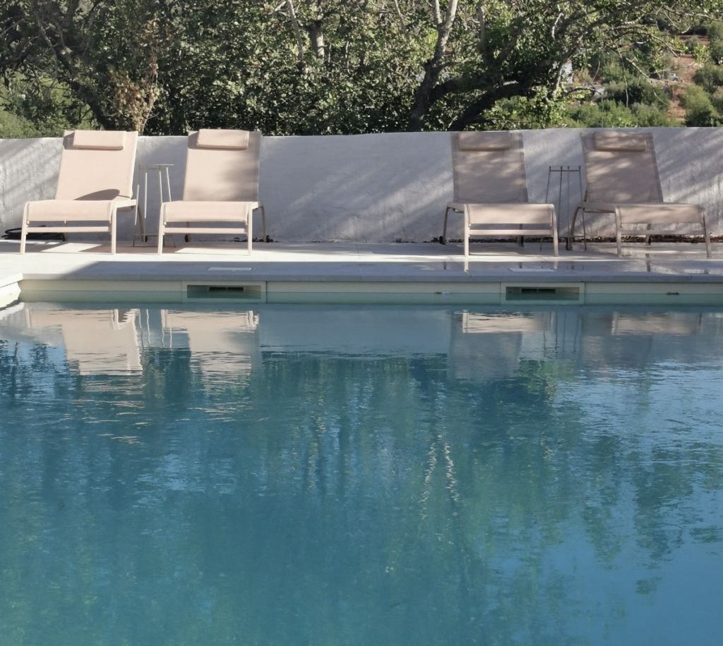 Self-designed and built: Casa Lua in the Portuguese Algarve - Barts Boekje