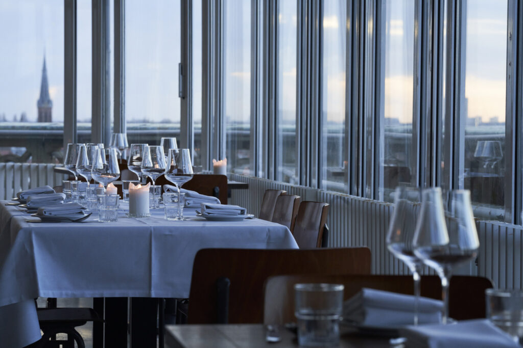 Flora in Den Haag: Casual dining & drinks - Barts Boekje