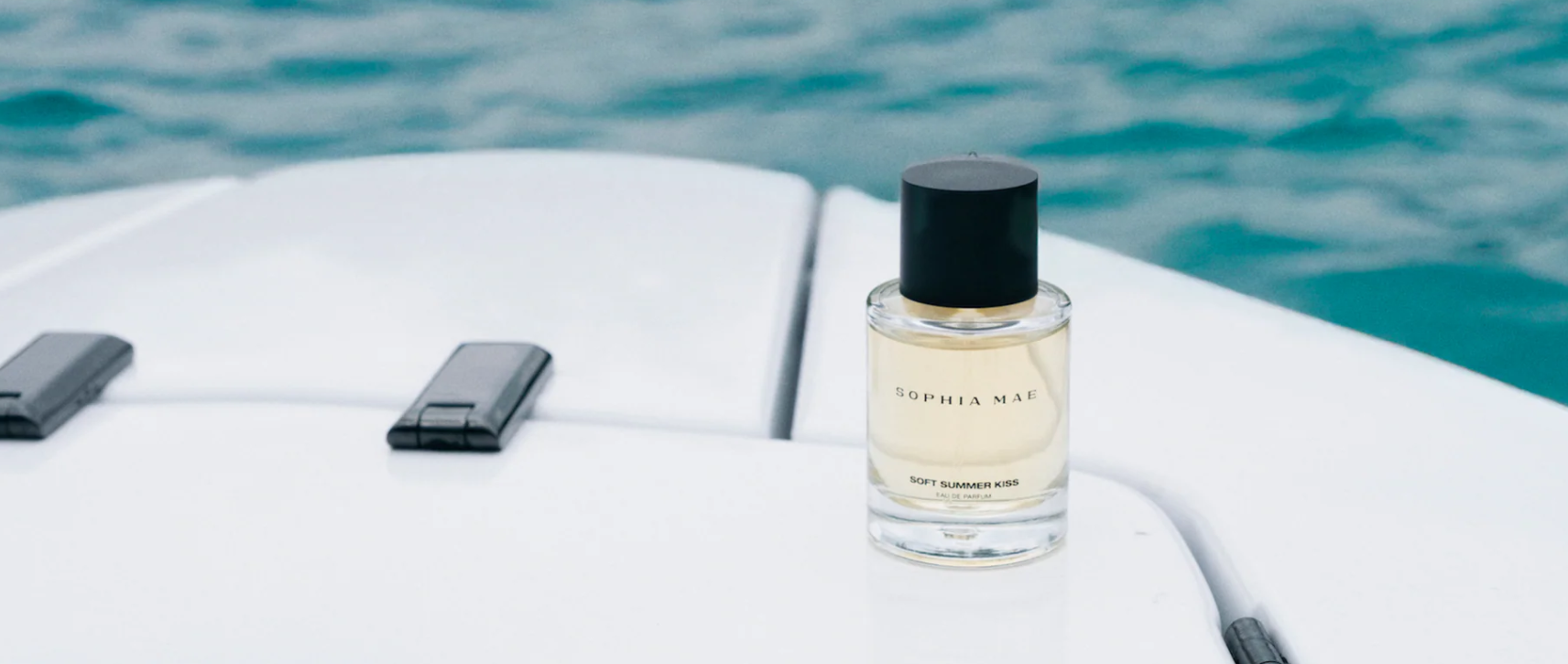 From online to offline: SOPHIA MAE lands in Amsterdam - Barts Boekje